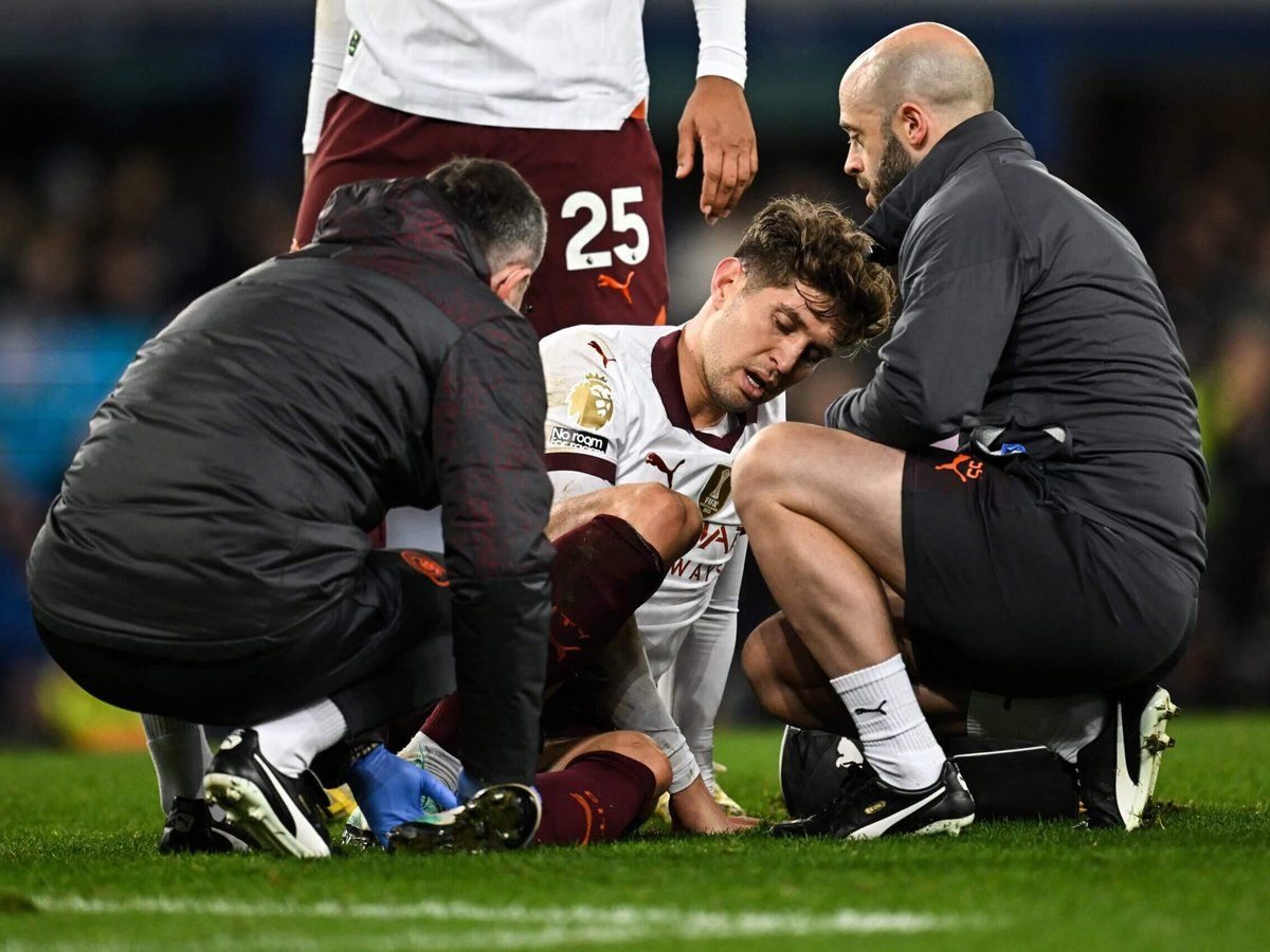 Pep Guardiola provides worying news about injured Man City star ...