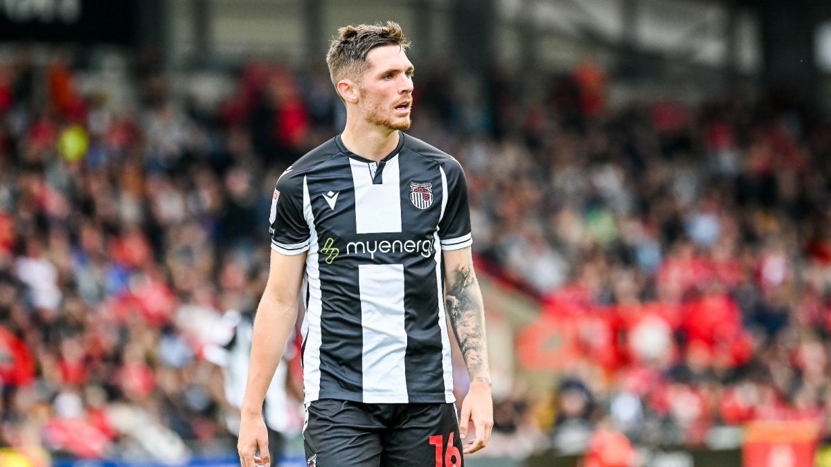 Grimbsy star Callum Ainley undergoes surgery following thyroid cancer diagnosis | CaughtOffside