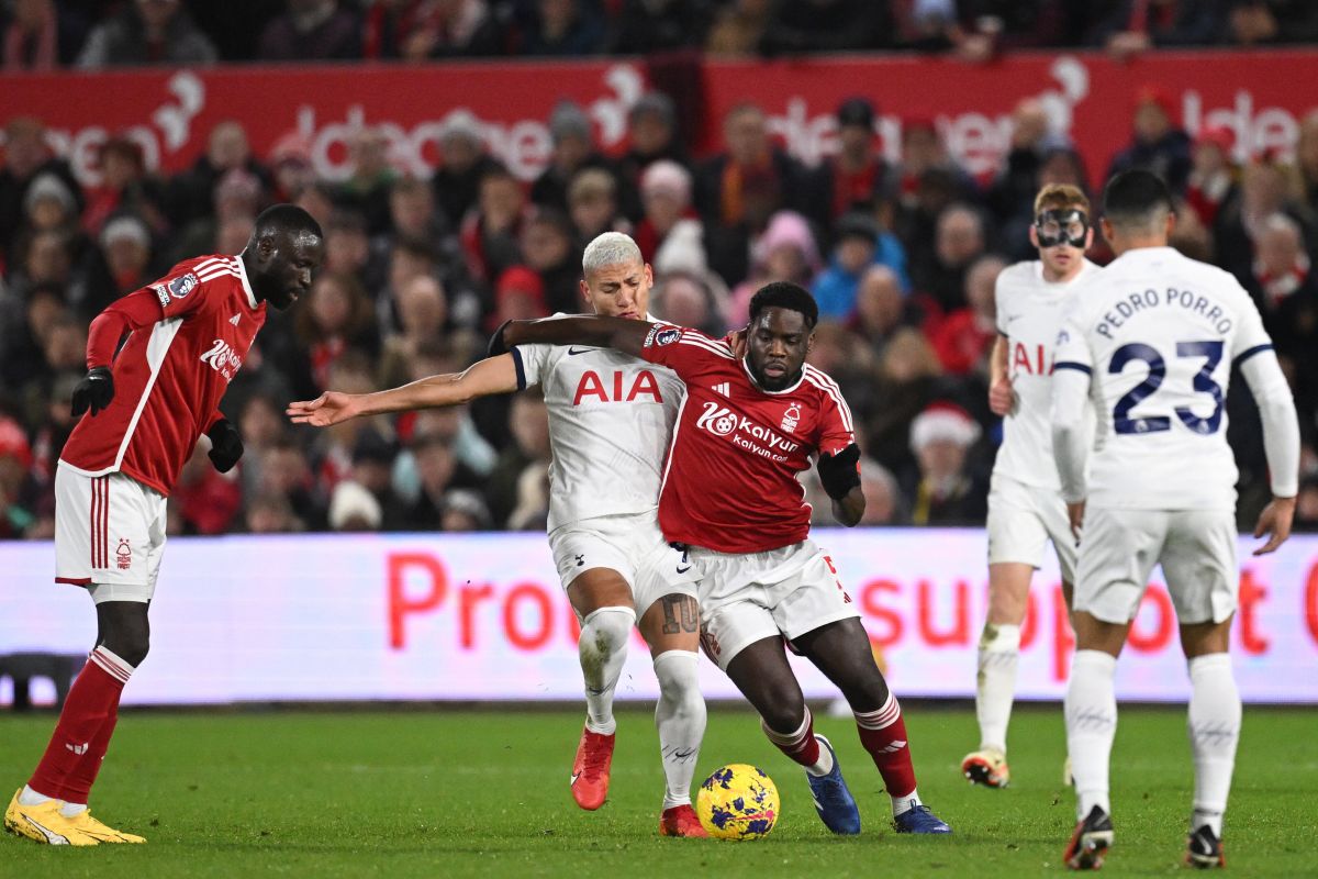 Napoli submit offer for Nottingham Forest midfielder | CaughtOffside