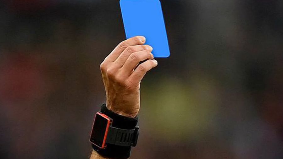 "Let me explain why..." - Pundit uses perfect example to show blue card ...