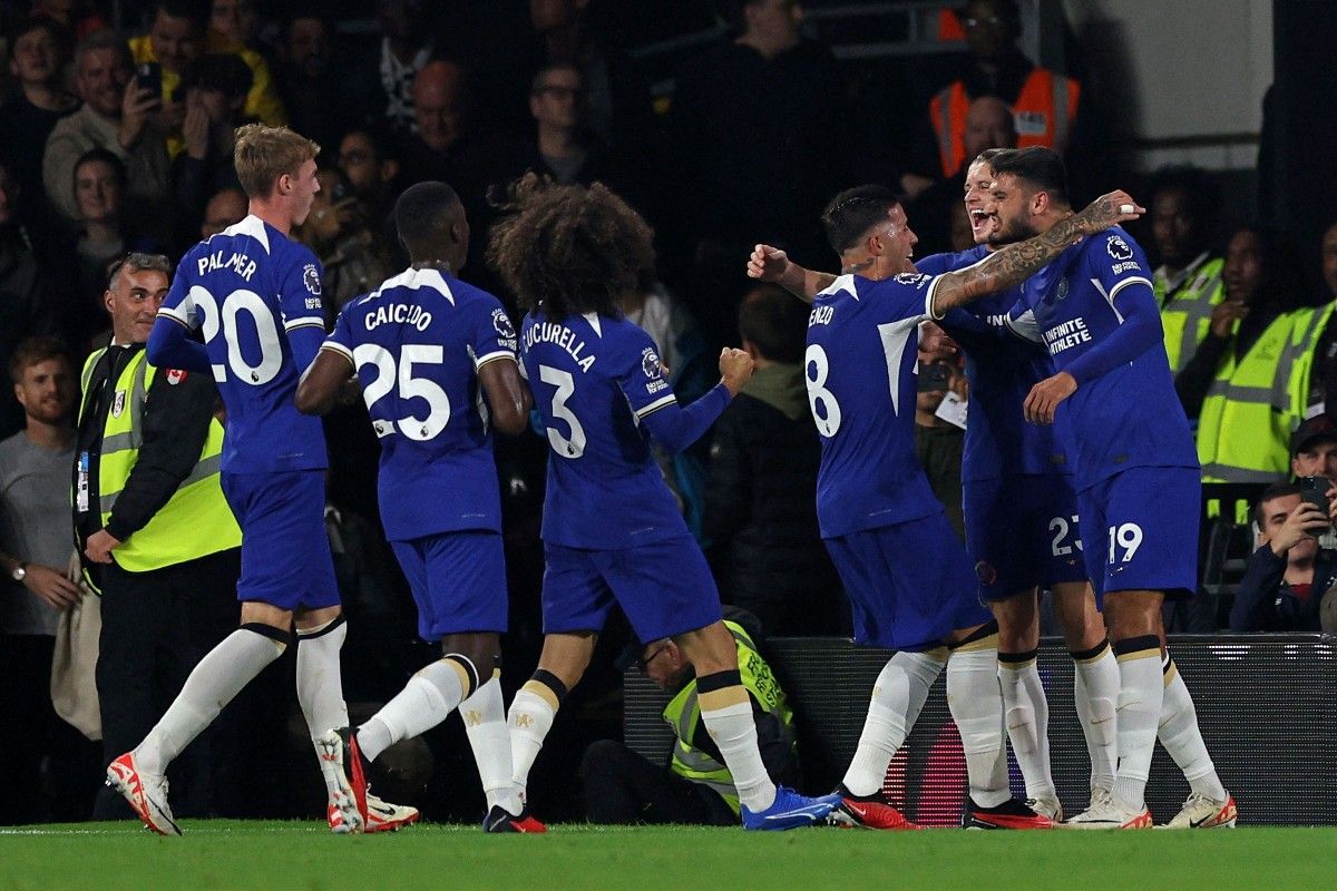 Chelsea star set to complete move to London rivals
