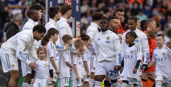 Leeds United beat major clubs to secure the signing of Chelsea player