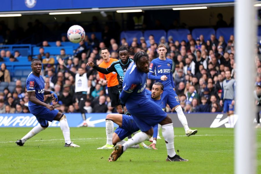 Video: Stephy Mavididi scores for Leicester City level with curled effort