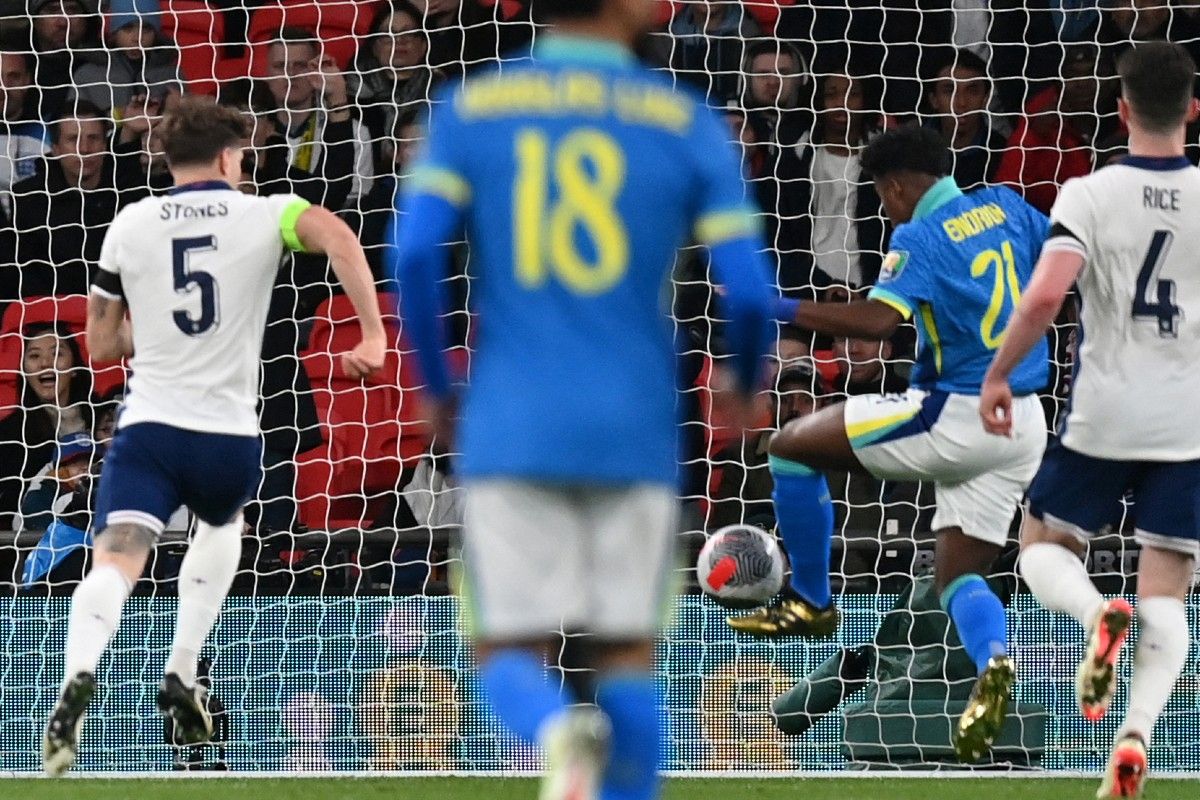 Endrick pays tribute to Utd legend Sir Bobby Charlton