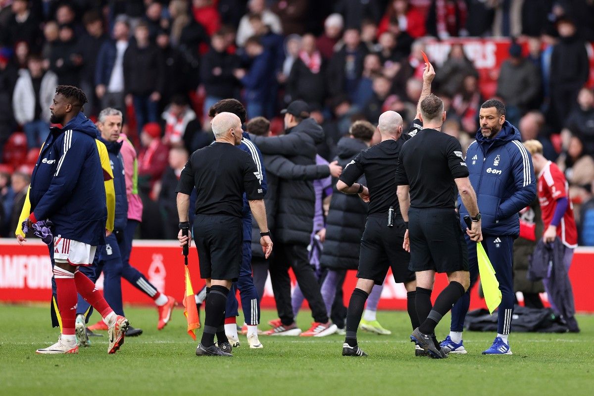 Gary Neville replies to Mike Dean’s ‘monumental error’ comment after ...