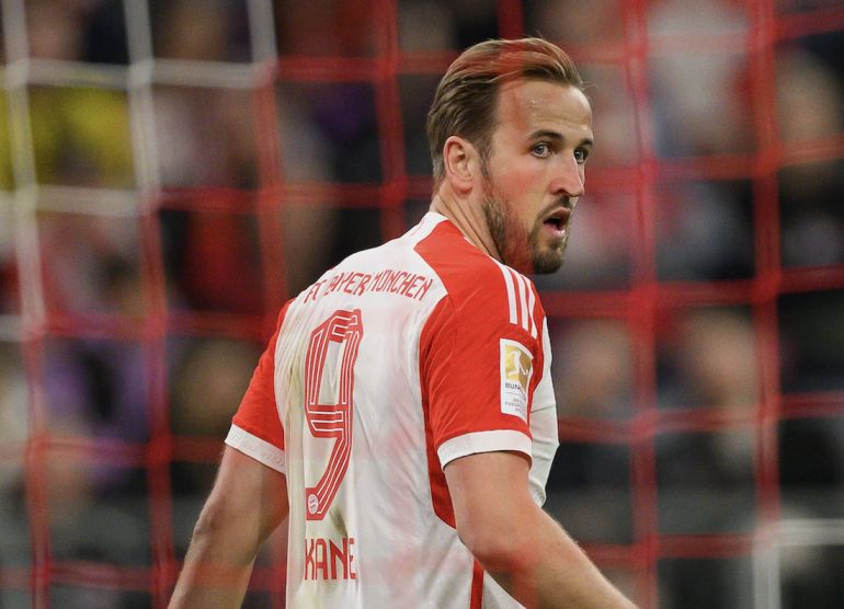 Watch: Harry Kane looks to deliberately elbow Arsenal player and gets ...
