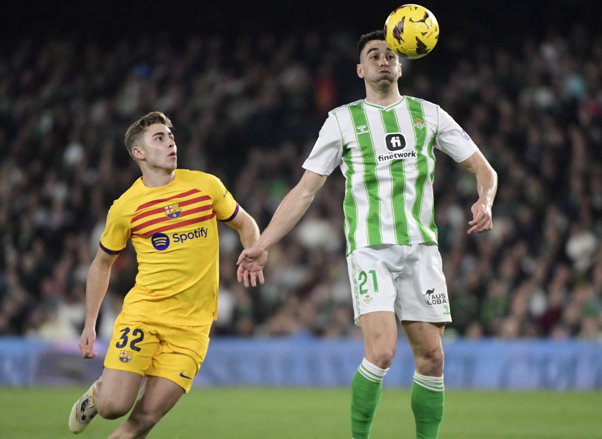 Leeds United midfielder Marc Roca wants to sign permanently for Real Betis