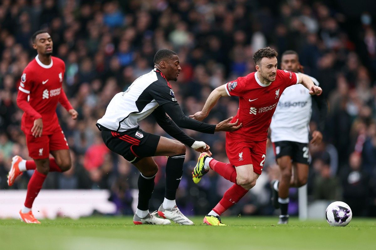 Tottenham look to beat Manchester United to the signing of Premier ...