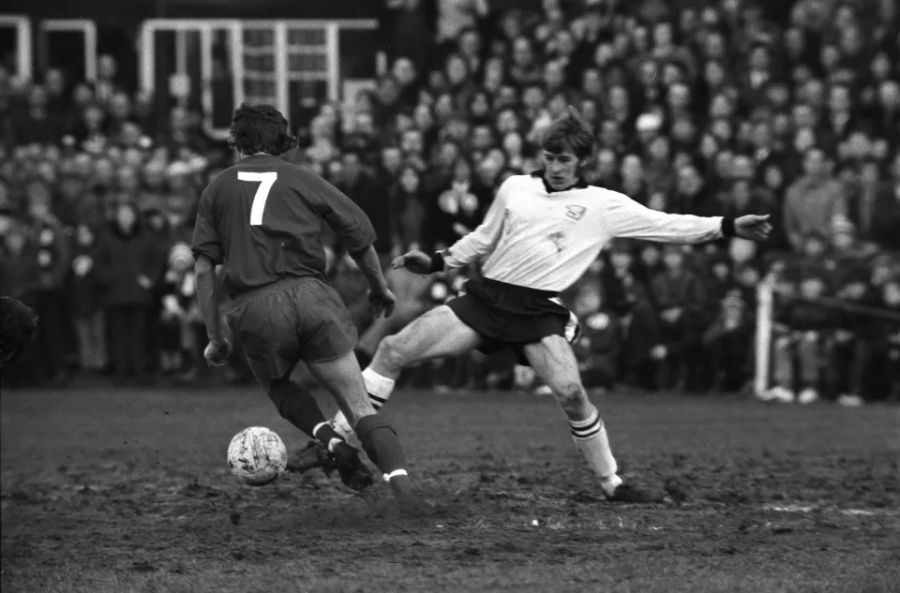 Former Newcastle United and Stoke striker Viv Busby passes away