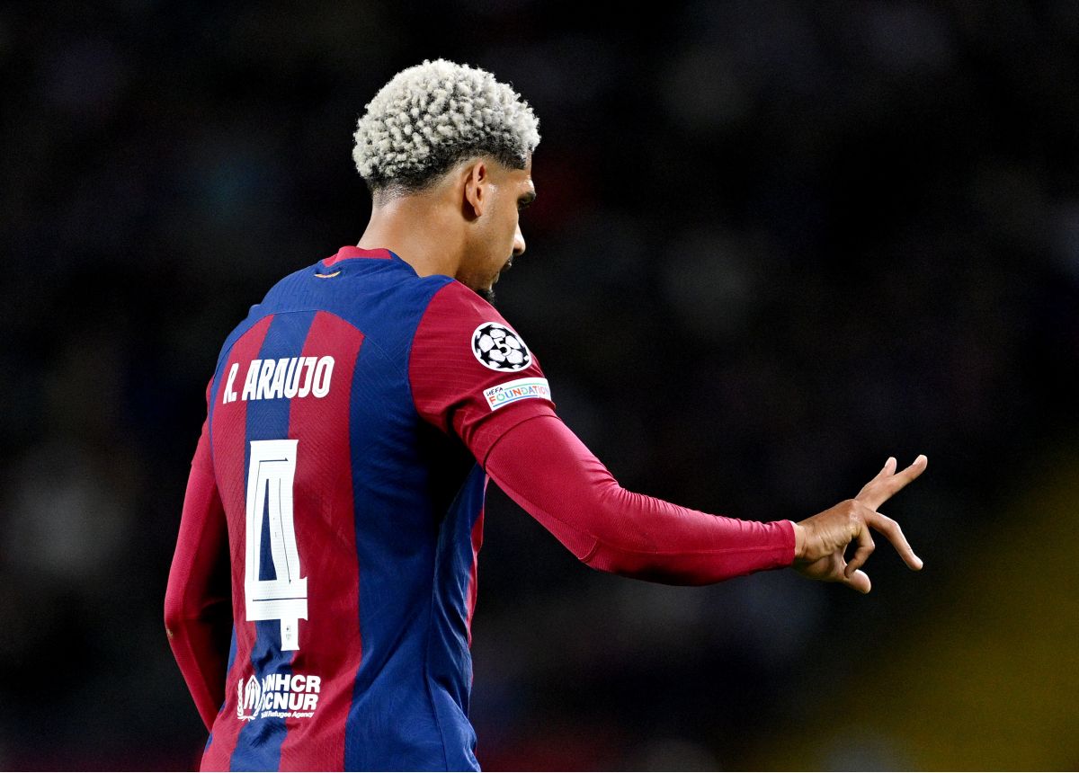 Araujo transfer: Chelsea eye Barcelona centre-back