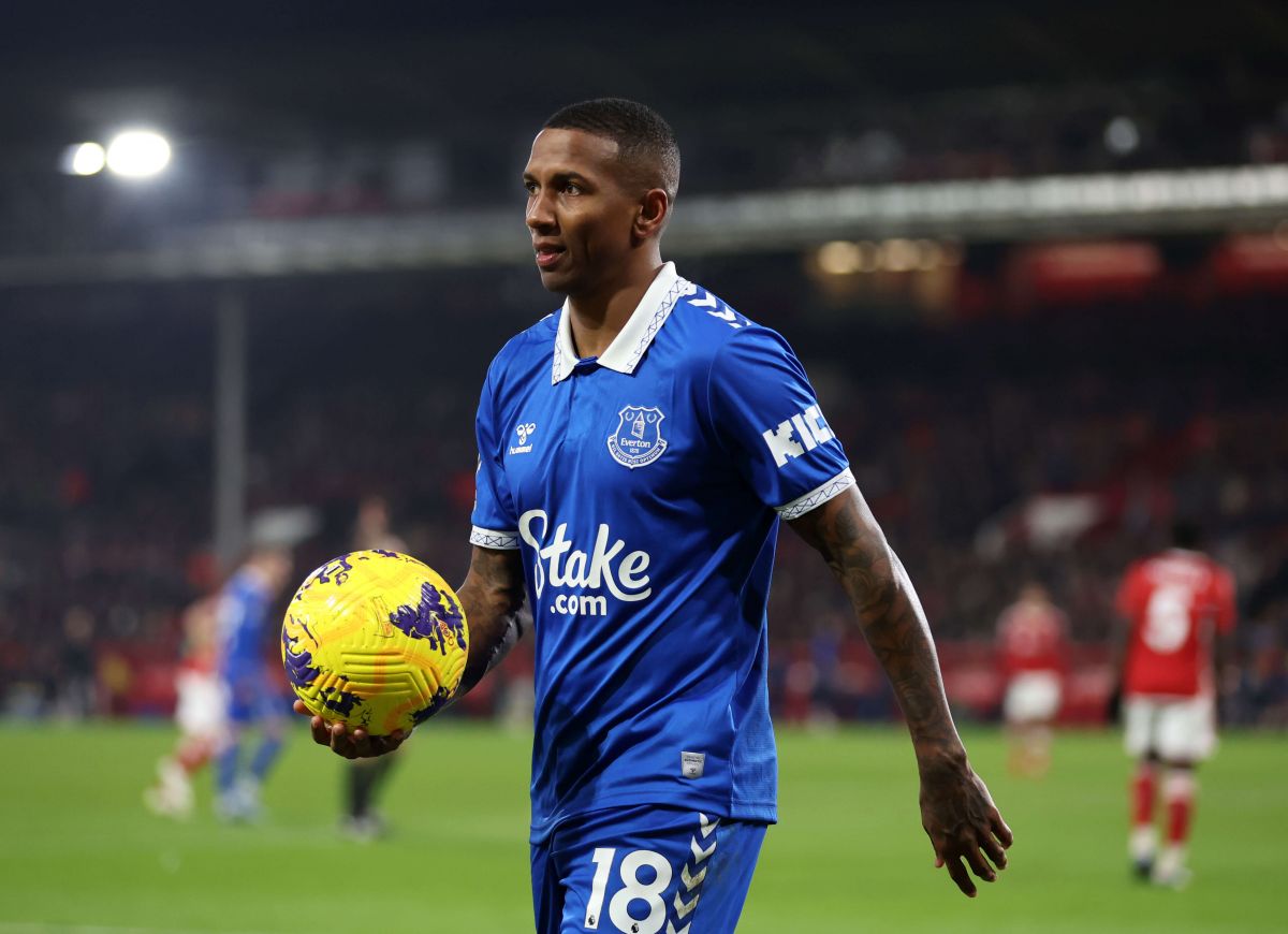 Everton star says he is 'very close' to signing new contract