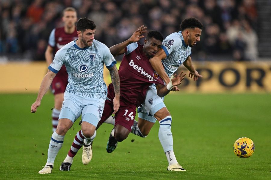Kelly transfer: Chelsea rival Newcastle for defender