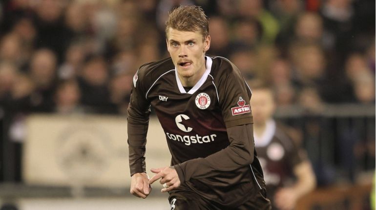 Leeds in crunch talks to land powerhouse from title winners