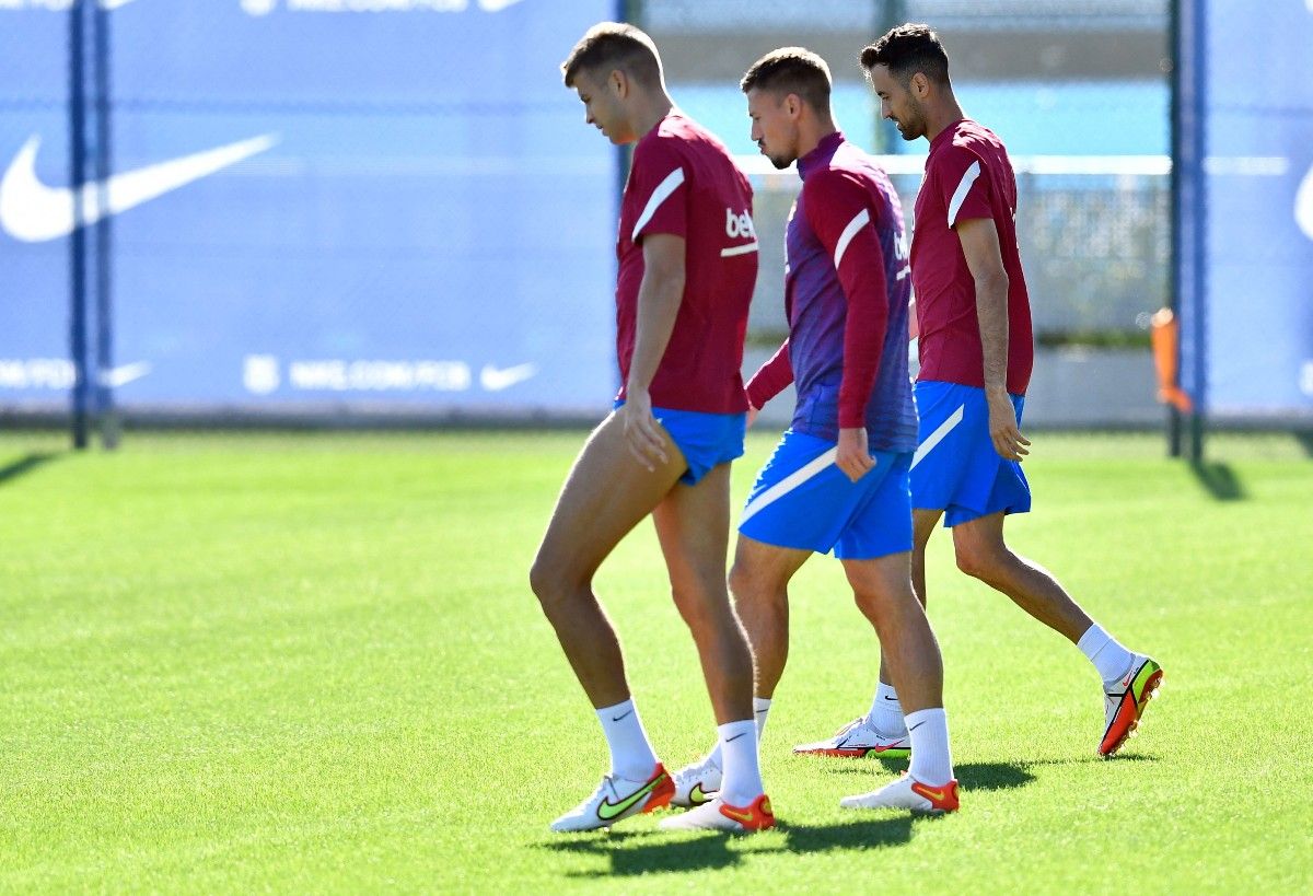 Lenglet transfer: West Ham offered Barcelona ace