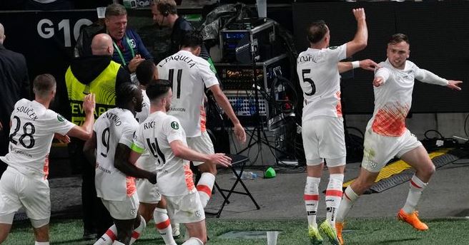 West Ham striker closing in on exit to Premier League rivals