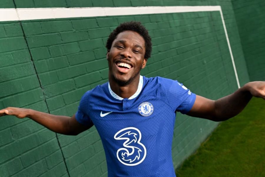 West Ham submit bid to sign striker from Premier League rivals