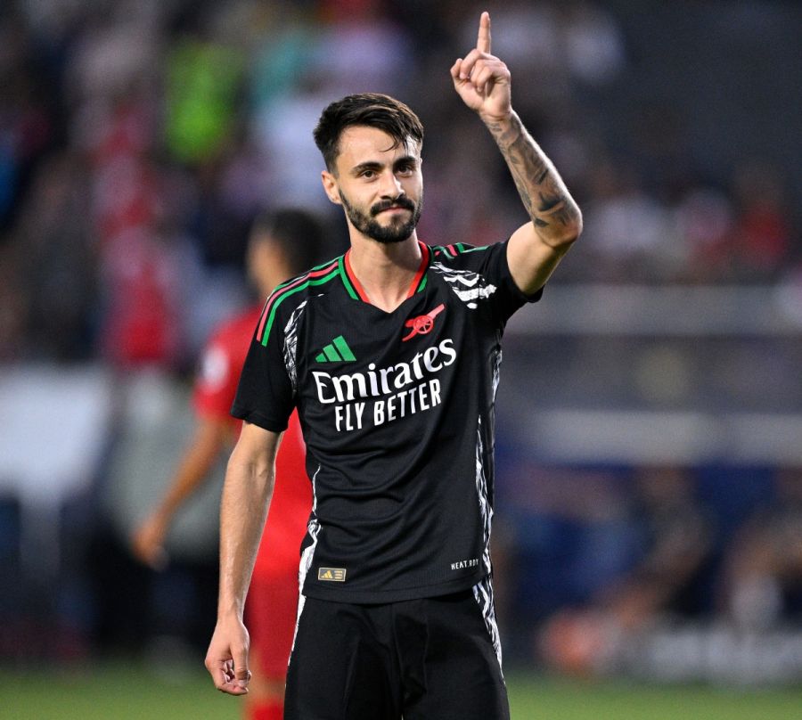 Fabrizio Romano says Arsenal will assess Fabio Vieira's future in 2025