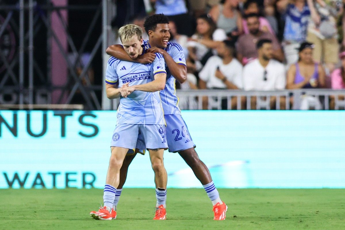 Wiley transfer: Chelsea continuing talks over left-back