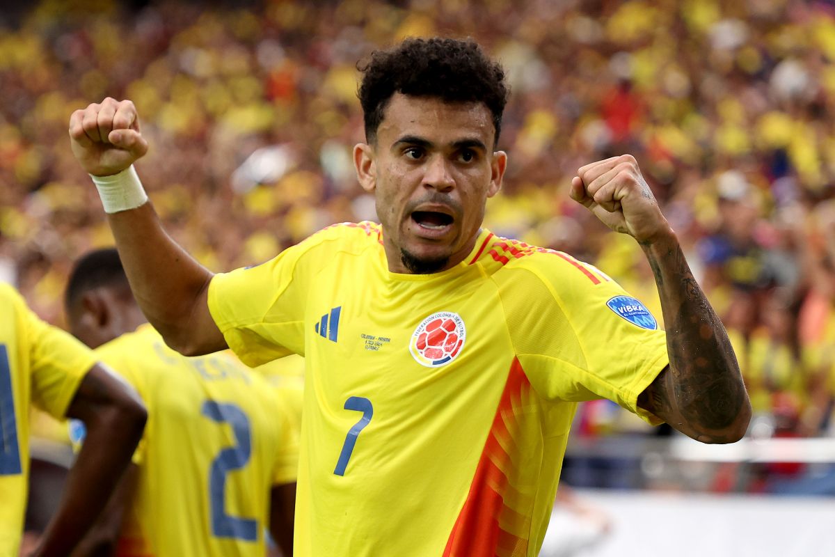Video: Liverpool ace scores impressive heads-up goal for Colombia