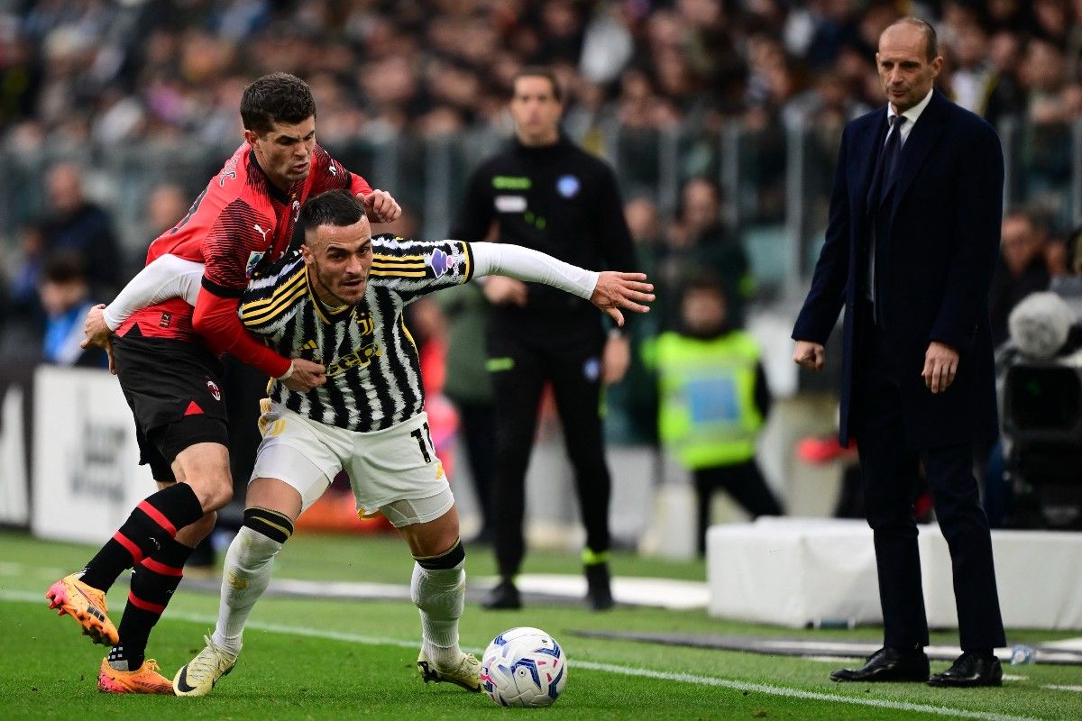 Kostic transfer: Palace in talks over Juventus left-back