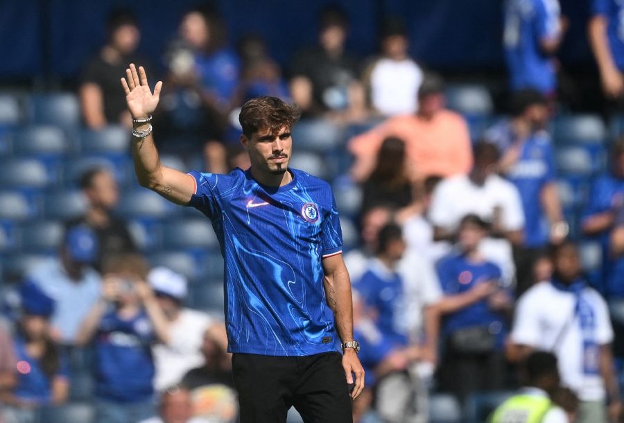 Peter Crouch ranks Chelsea's Pedro Neto below West Ham & Spurs deals