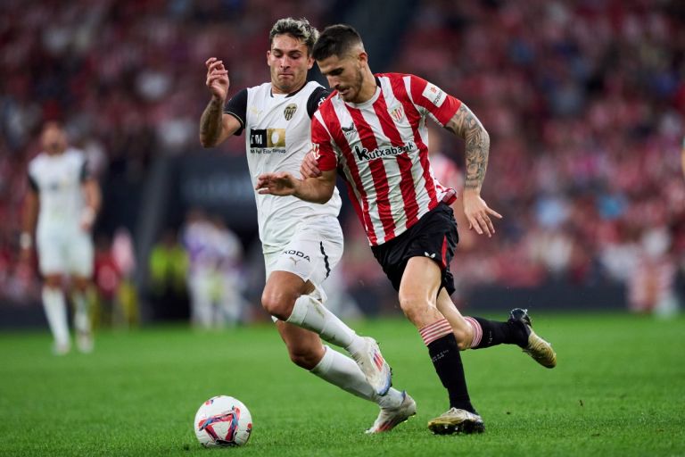 Duro transfer: Villa and West Ham eye Valencia star