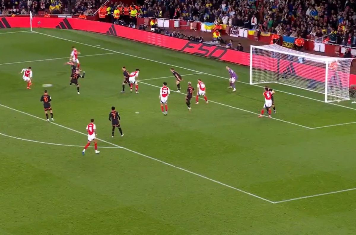 Video: Unfortunate moment helps Arsenal score breakthrough UCL goal