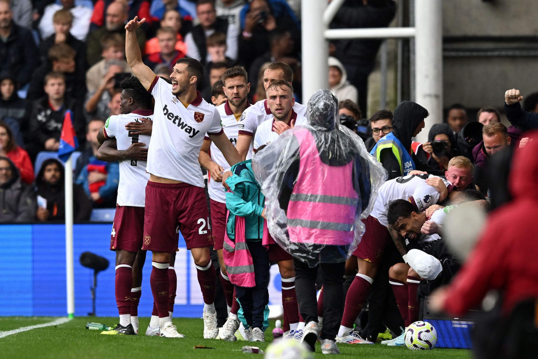 Guido Rodriguez has been lambasted after his performance at Spurs