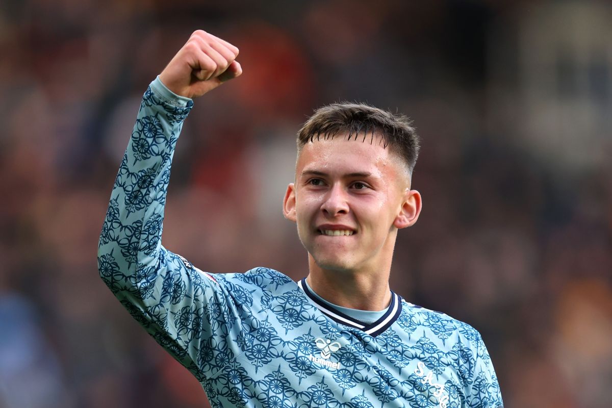 Chris Rigg courted by "eager" Chelsea and Man United