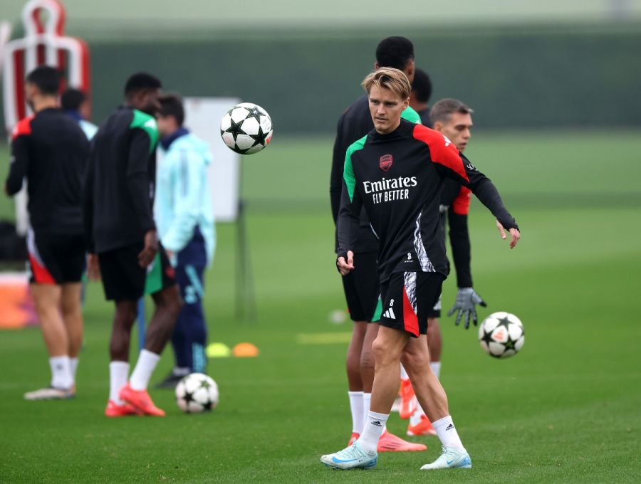Martin Odegaard back in Arsenal FC training - video