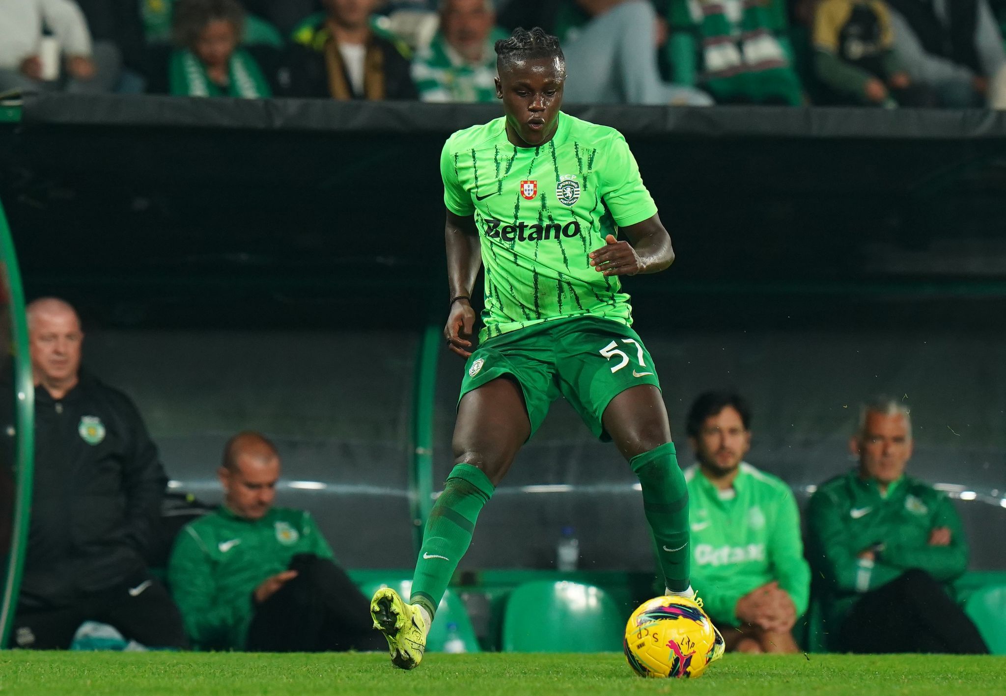 Chelsea are hoping to pip Man United to the signing of Geovany Quenda