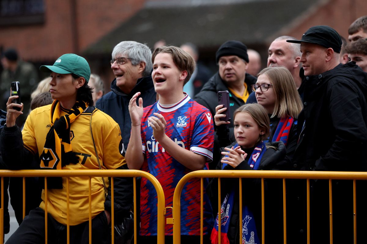 Ismaila Sarr has been blasted for what he did in Palace vs Wolves