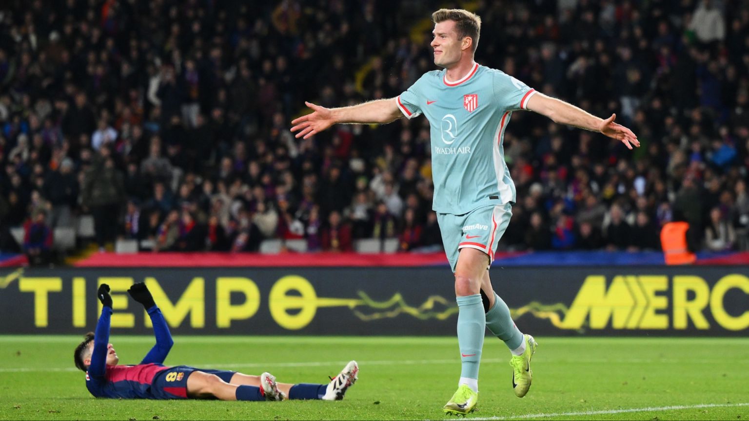 Inside Spain: Barcelona disaster, Manchester United wantaways and ...