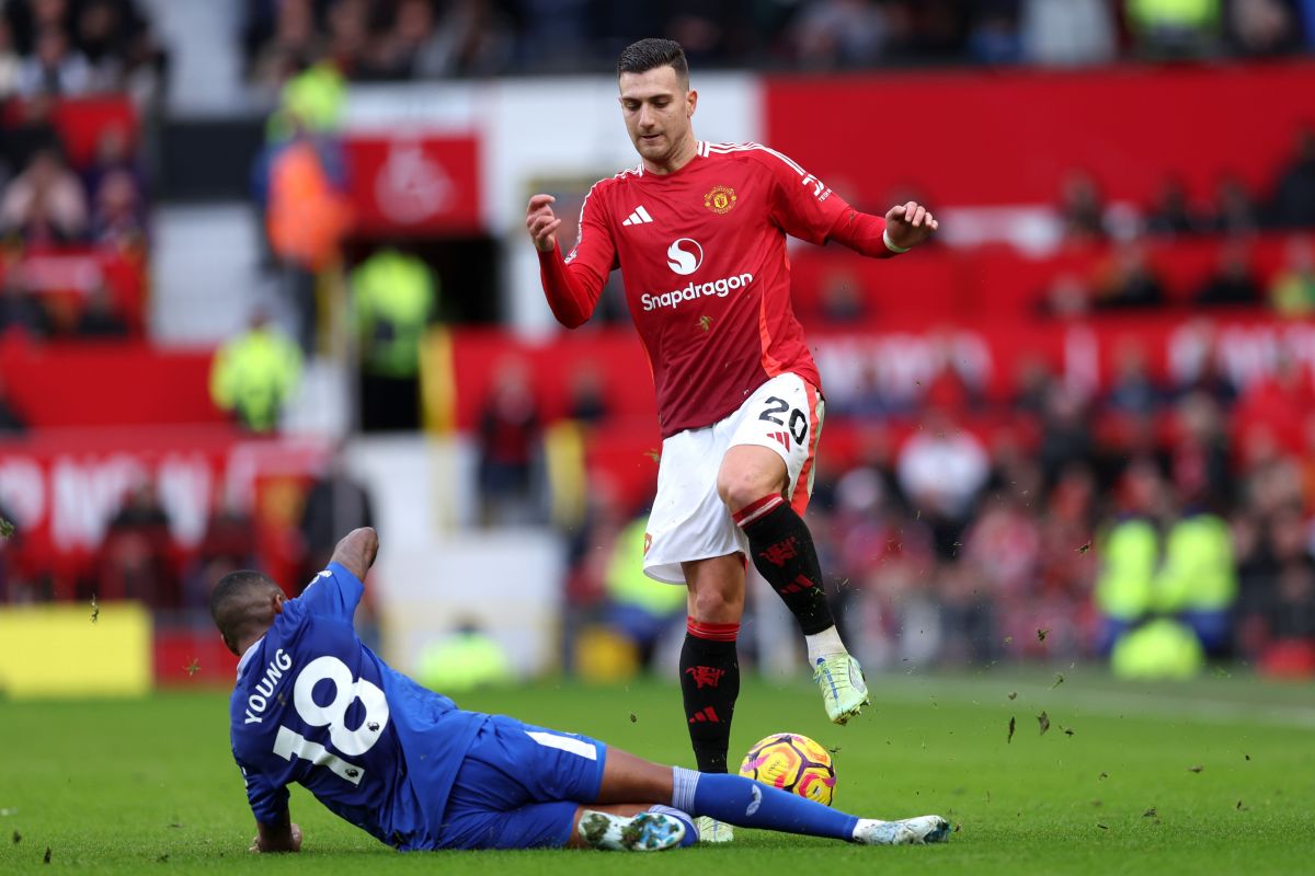 Diogo Dalot could see an auction for his services in January