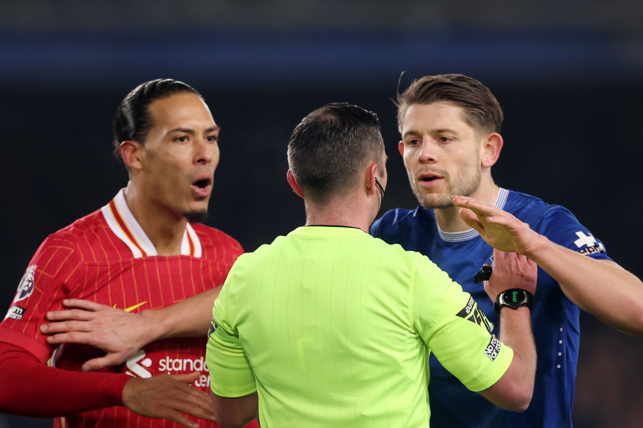 Keith Hackett had his say on Michael Oliver's Merseyside derby showing