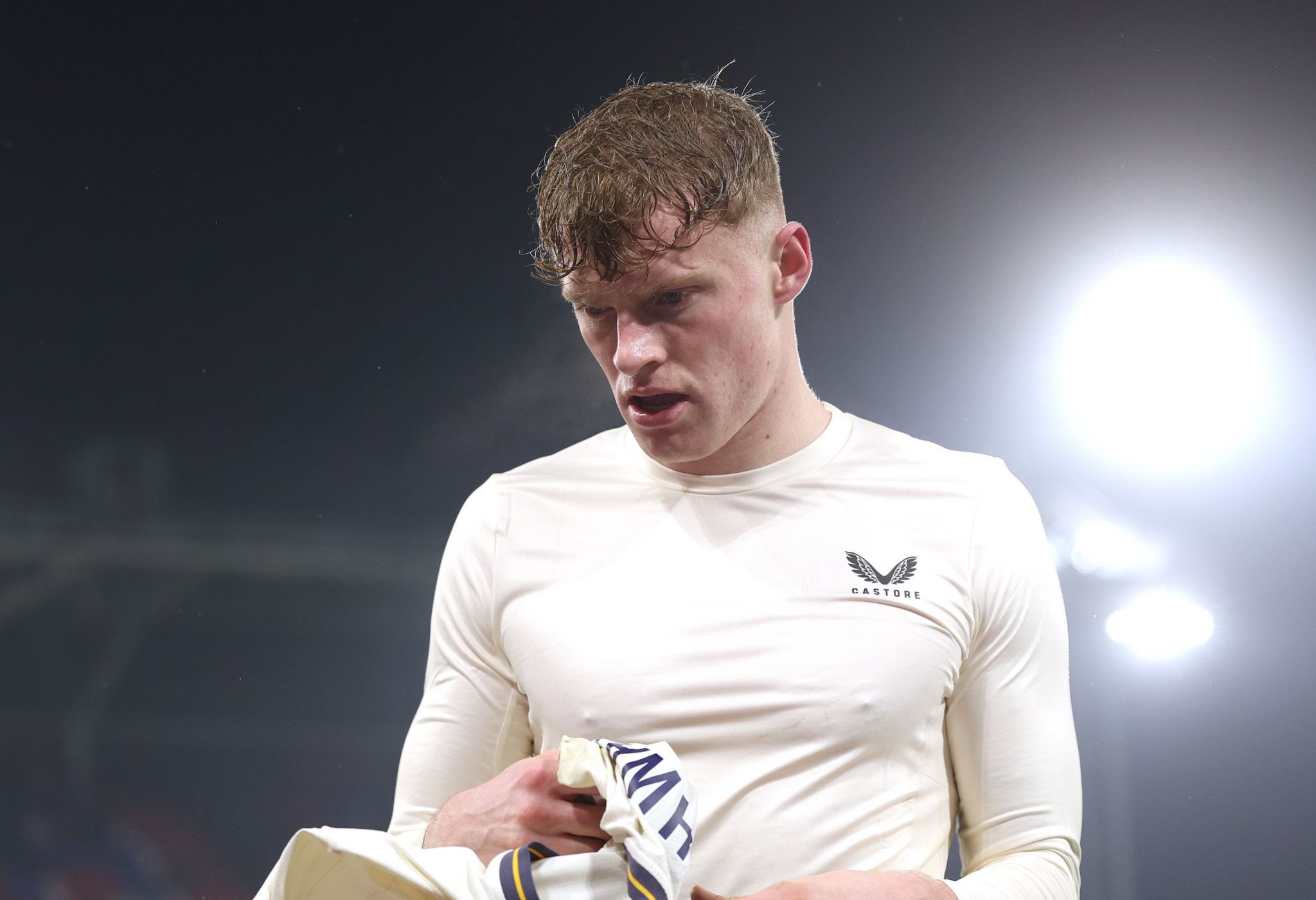 Liverpool and Man United ready to battle for Everton's Jarrad Branthwaite