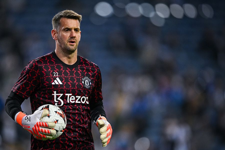 Man United extend goalkeeper Tom Heaton's contract till 2026