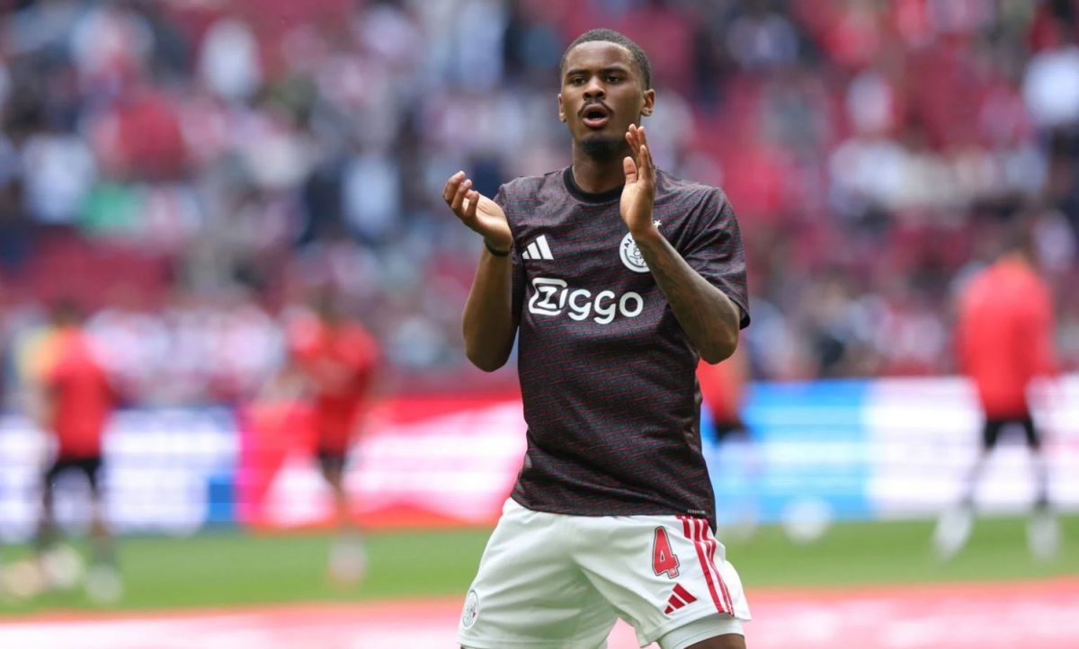 Jorrel Hato transfer: Chelsea in talks with Ajax over defender