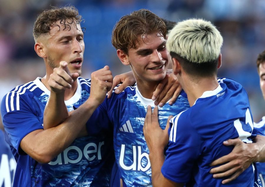 Nico Paz transfer: Man United and Chelsea keen on Como star