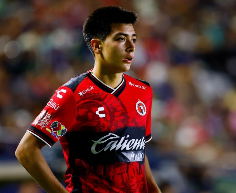 Arsenal and Chelsea eyeing Gilberto Mora transfer