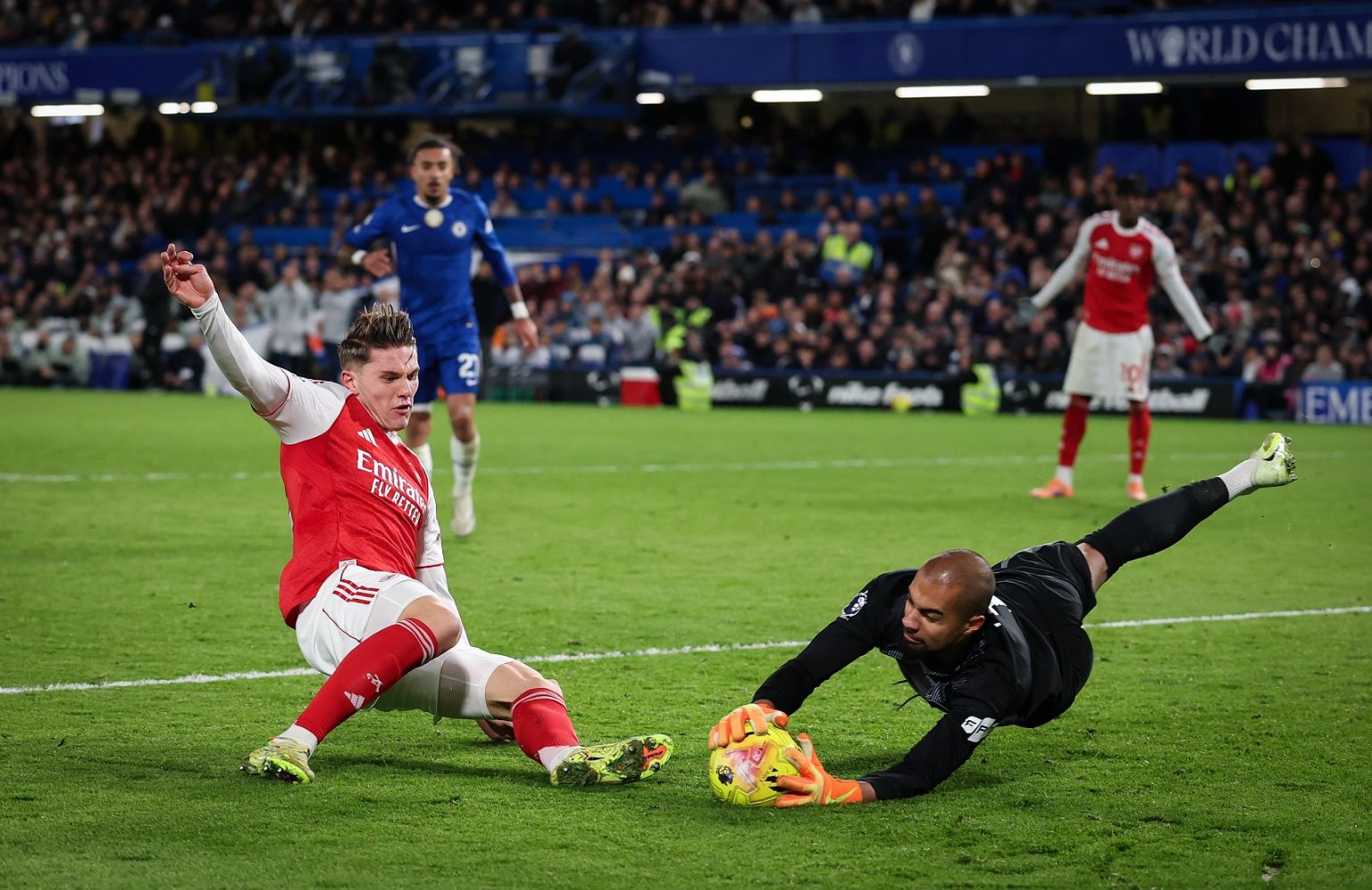 Arsenal star Gyokeres criticised by Walcott after Chelsea draw