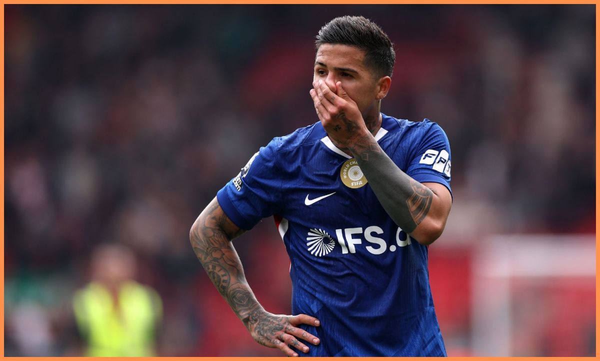 Fernández gesture to Chelsea fans shows he is leaving the club