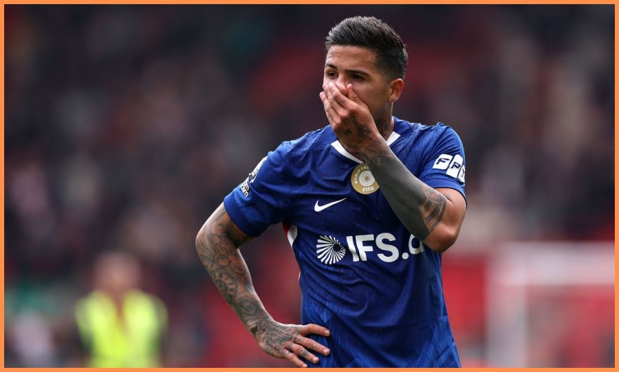 Fernández gesture to Chelsea fans shows he is leaving the club